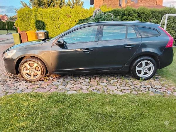 Volvo V60 2013 Šauļi, ar dzinēja tilpumu 1.98 L un nobraukumu 130 tūkst. km par 5500 €, foto 7 vietnē AUTOMOTO.COM.LV