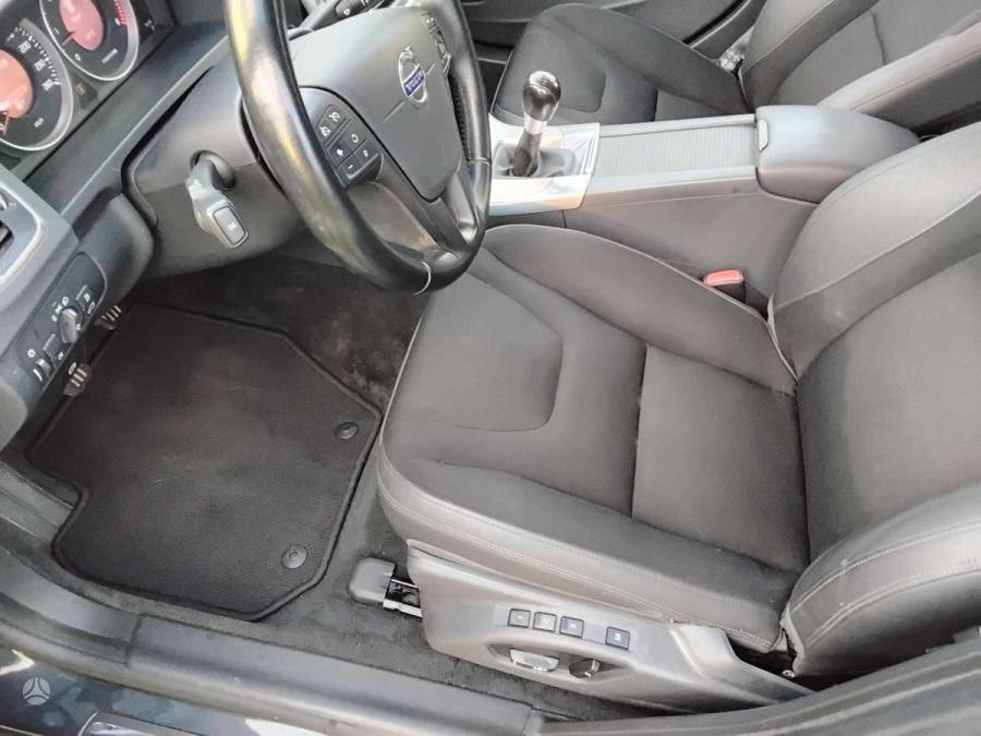 Volvo V60 2013 Šauļi, ar dzinēja tilpumu 1.98 L un nobraukumu 130 tūkst. km par 5500 €, foto 12 vietnē AUTOMOTO.COM.LV