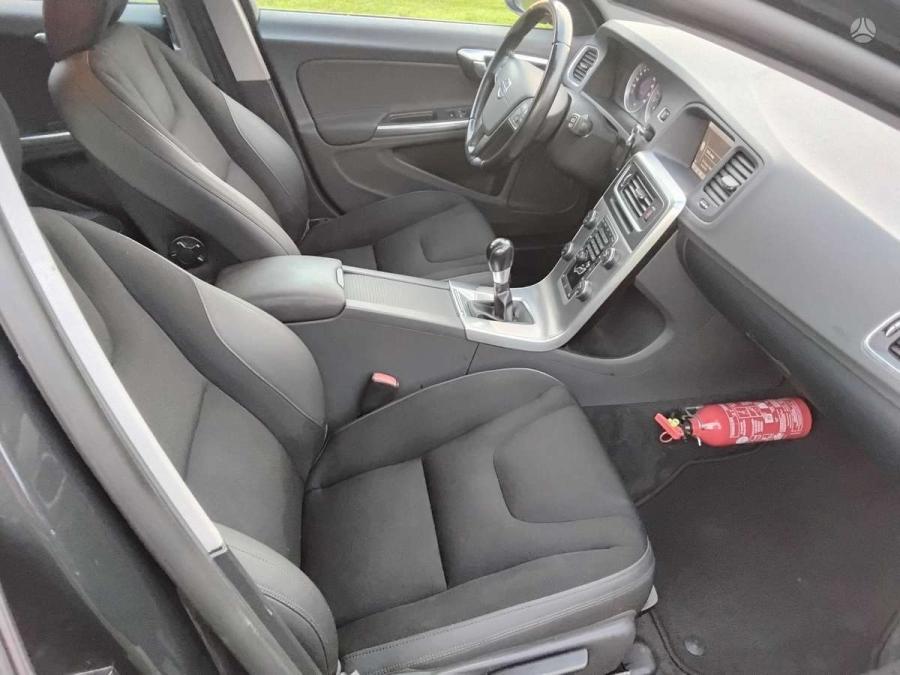 Volvo V60 2013 Šauļi, ar dzinēja tilpumu 1.98 L un nobraukumu 130 tūkst. km par 5500 €, foto 13 vietnē AUTOMOTO.COM.LV