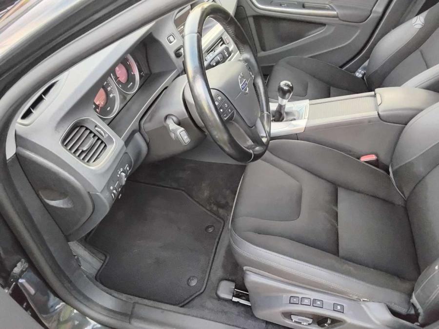 Volvo V60 2013 Šauļi, ar dzinēja tilpumu 1.98 L un nobraukumu 130 tūkst. km par 5500 €, foto 21 vietnē AUTOMOTO.COM.LV