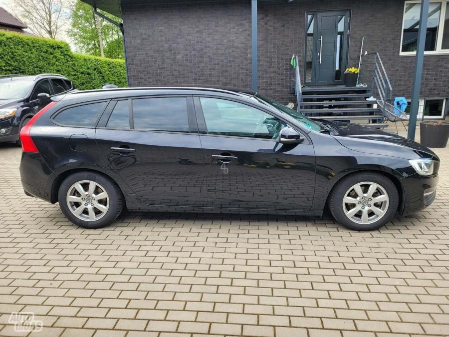 Volvo V60 2013 in Vilkaviskis, with an engine capacity of 2.00 L and mileage of 220 thousand km for 7500 €, photo 1 on AUTOMOTO.COM.LV