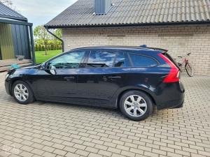 Volvo V60 2013 in Vilkaviskis, with an engine capacity of 2.00 L and mileage of 220 thousand km for 7500 €, photo 11 on AUTOMOTO.COM.LV