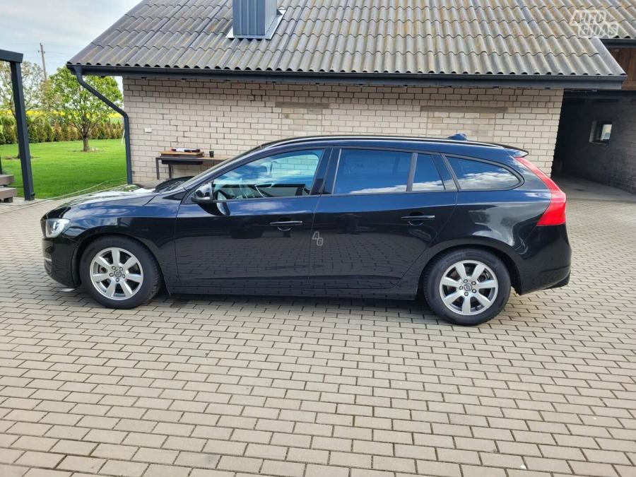 Volvo V60 2013 in Vilkaviskis, with an engine capacity of 2.00 L and mileage of 220 thousand km for 7500 €, photo 12 on AUTOMOTO.COM.LV