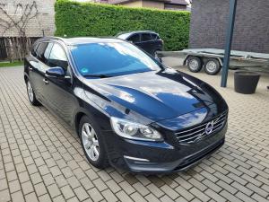 Volvo V60 2013 in Vilkaviskis, with an engine capacity of 2.00 L and mileage of 220 thousand km for 7500 €, photo 17 on AUTOMOTO.COM.LV
