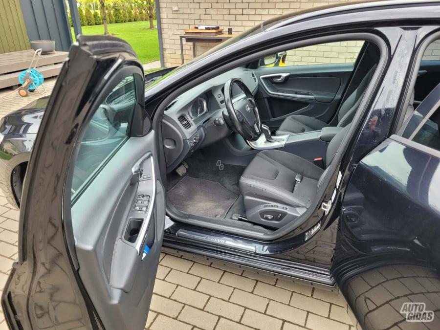 Volvo V60 2013 in Vilkaviskis, with an engine capacity of 2.00 L and mileage of 220 thousand km for 7500 €, photo 28 on AUTOMOTO.COM.LV