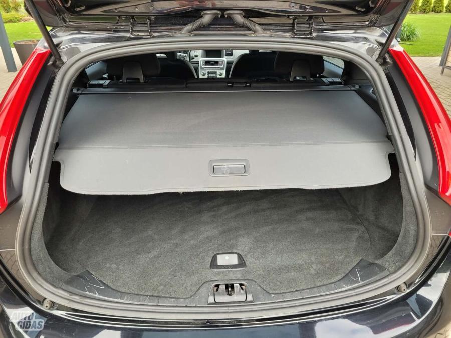 Volvo V60 2013 in Vilkaviskis, with an engine capacity of 2.00 L and mileage of 220 thousand km for 7500 €, photo 35 on AUTOMOTO.COM.LV