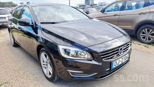 Volvo V60 2013 Rīga, ar dzinēja tilpumu 2.40 L un nobraukumu 285 tūkst. km par 7900 €, foto 4 vietnē AUTOMOTO.COM.LV
