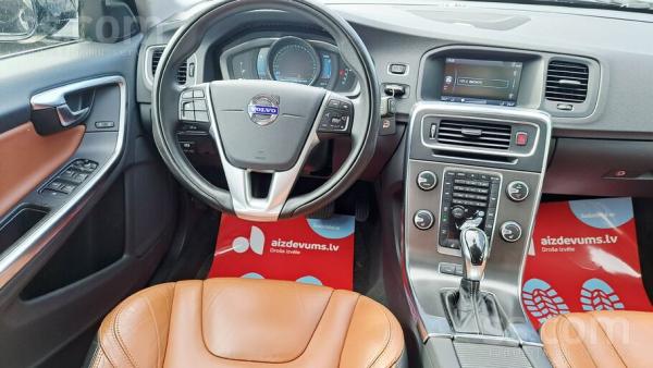 Volvo V60 2013 Rīga, ar dzinēja tilpumu 2.40 L un nobraukumu 285 tūkst. km par 7900 €, foto 9 vietnē AUTOMOTO.COM.LV