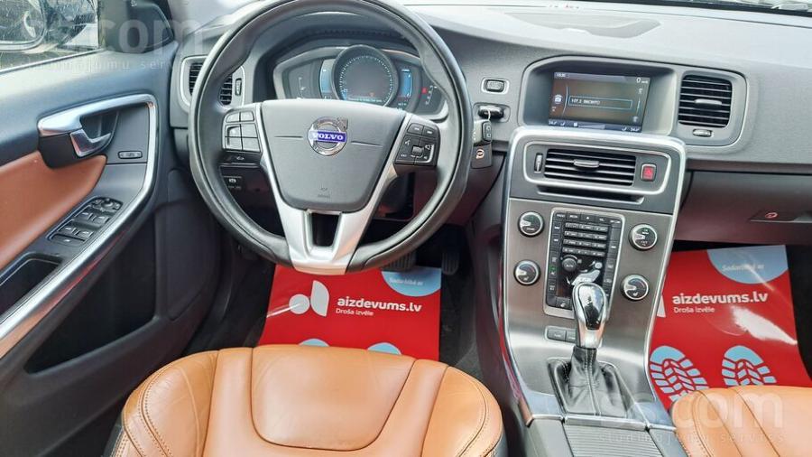 Volvo V60 2013 in Riga, with an engine capacity of 2.40 L and mileage of 285 thousand km for 7900 €, photo 9 on AUTOMOTO.COM.LV