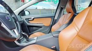 Volvo V60 2013 in Riga, with an engine capacity of 2.40 L and mileage of 285 thousand km for 7900 €, photo 12 on AUTOMOTO.COM.LV