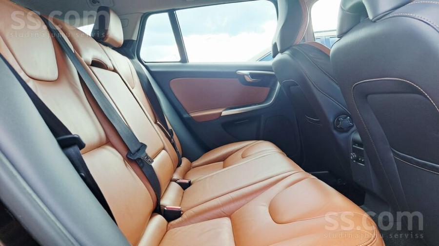 Volvo V60 2013 in Riga, with an engine capacity of 2.40 L and mileage of 285 thousand km for 7900 €, photo 20 on AUTOMOTO.COM.LV