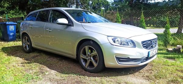 Volvo V60 2013 in Vilnius, with an engine capacity of 2.00 L and mileage of 318 thousand km for 6300 €, photo 1 on AUTOMOTO.COM.LV