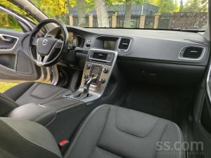 Volvo V60 2014 in Jurmala, with an engine capacity of 2.00 L and mileage of 232 thousand km for 6900 €, photo 8 on AUTOMOTO.COM.LV