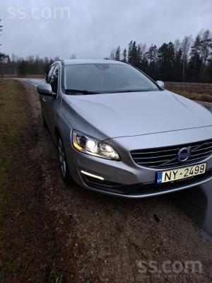 Volvo V60 2014 in Riga, with an engine capacity of 2.00 L and mileage of 217 thousand km for 6450 €, photo 2 on AUTOMOTO.COM.LV