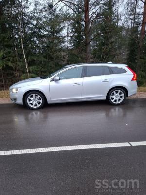 Volvo V60 2014 in Riga, with an engine capacity of 2.00 L and mileage of 217 thousand km for 6450 €, photo 4 on AUTOMOTO.COM.LV