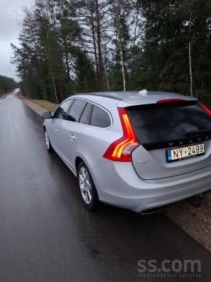 Volvo V60 2014 in Riga, with an engine capacity of 2.00 L and mileage of 217 thousand km for 6450 €, photo 7 on AUTOMOTO.COM.LV