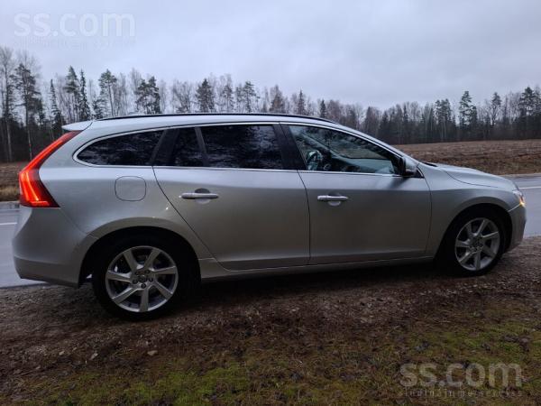 Volvo V60 2014 in Riga, with an engine capacity of 2.00 L and mileage of 217 thousand km for 6450 €, photo 8 on AUTOMOTO.COM.LV