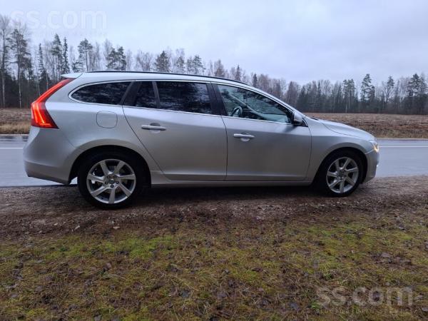 Volvo V60 2014 in Riga, with an engine capacity of 2.00 L and mileage of 217 thousand km for 6450 €, photo 9 on AUTOMOTO.COM.LV