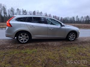 Volvo V60 2014 in Riga, with an engine capacity of 2.00 L and mileage of 217 thousand km for 6450 €, photo 9 on AUTOMOTO.COM.LV