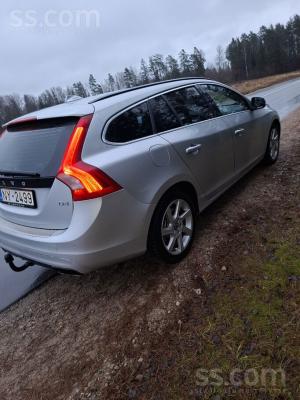 Volvo V60 2014 in Riga, with an engine capacity of 2.00 L and mileage of 217 thousand km for 6450 €, photo 10 on AUTOMOTO.COM.LV