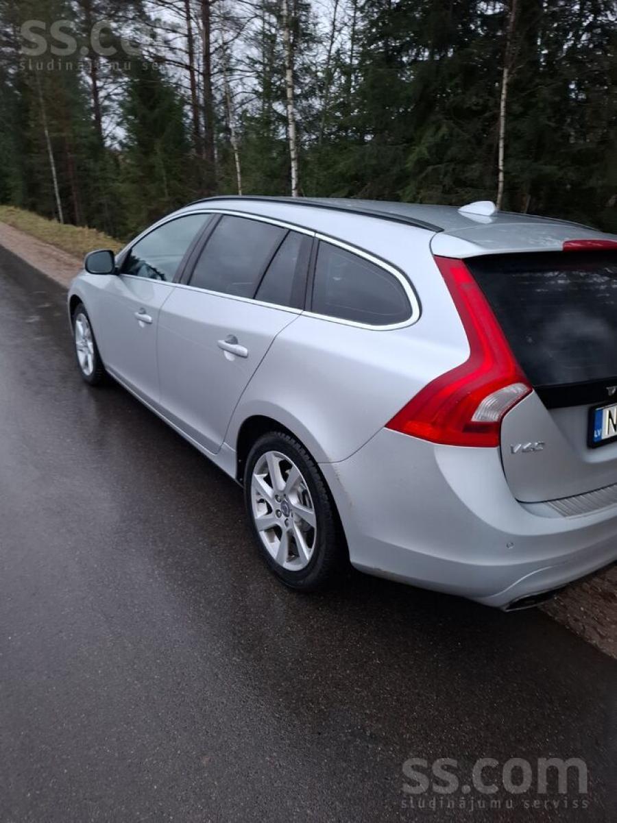 Volvo V60 2014 in Riga, with an engine capacity of 2.00 L and mileage of 217 thousand km for 6450 €, photo 14 on AUTOMOTO.COM.LV