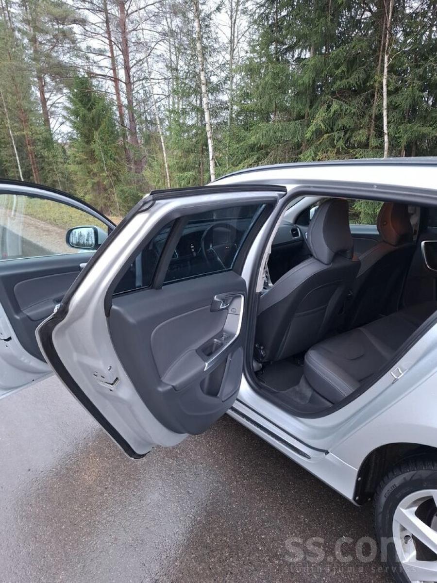 Volvo V60 2014 in Riga, with an engine capacity of 2.00 L and mileage of 217 thousand km for 6450 €, photo 26 on AUTOMOTO.COM.LV