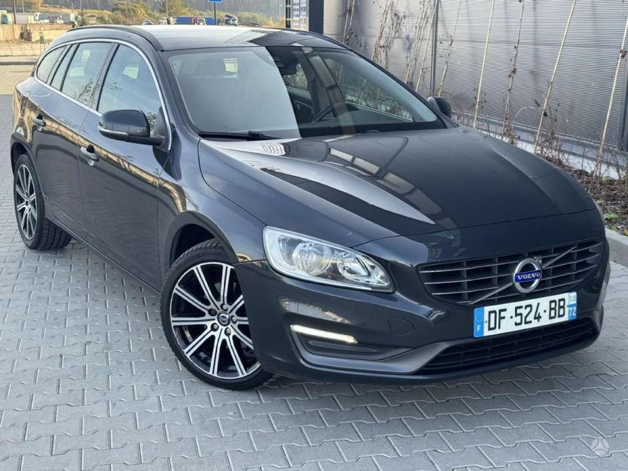 Volvo V60 2014 in Vilnius, with an engine capacity of 1.98 L and mileage of 200 thousand km for 7390 €, photo 1 on AUTOMOTO.COM.LV