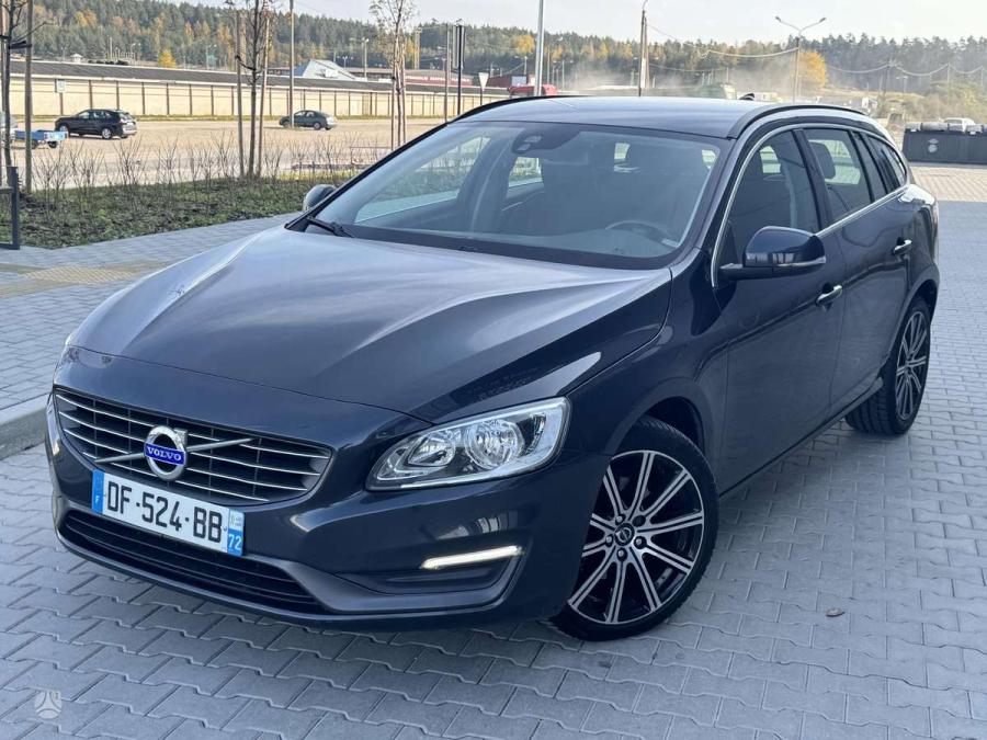 Volvo V60 2014 in Vilnius, with an engine capacity of 1.98 L and mileage of 200 thousand km for 7390 €, photo 2 on AUTOMOTO.COM.LV