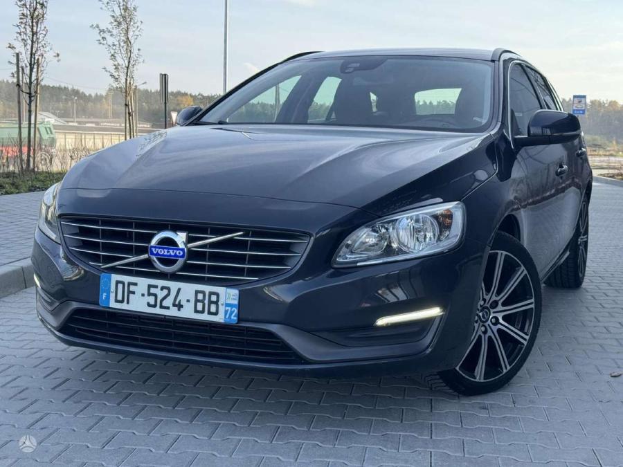 Volvo V60 2014 in Vilnius, with an engine capacity of 1.98 L and mileage of 200 thousand km for 7390 €, photo 4 on AUTOMOTO.COM.LV