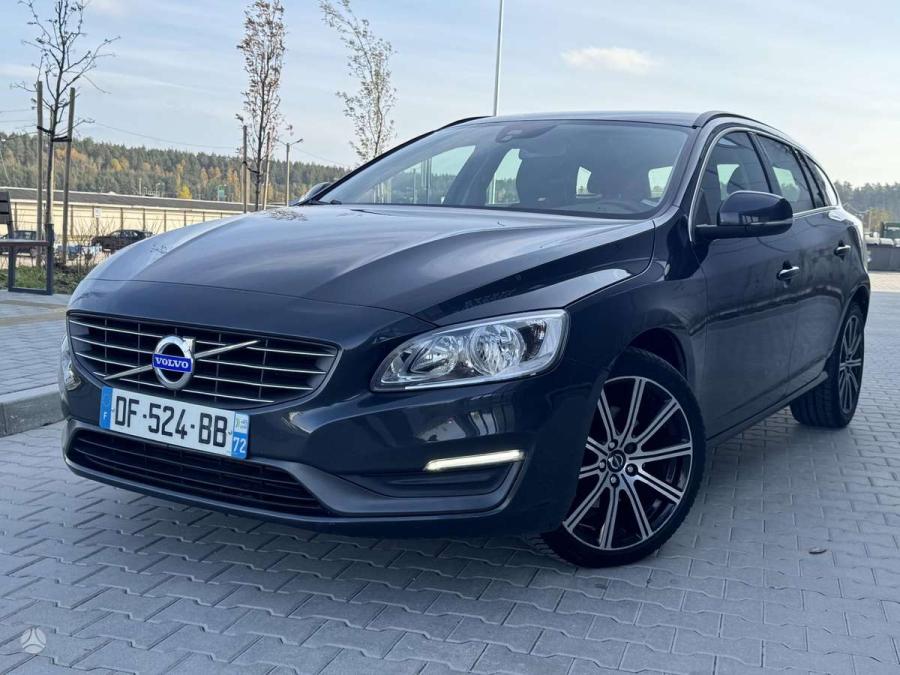 Volvo V60 2014 in Vilnius, with an engine capacity of 1.98 L and mileage of 200 thousand km for 7390 €, photo 6 on AUTOMOTO.COM.LV