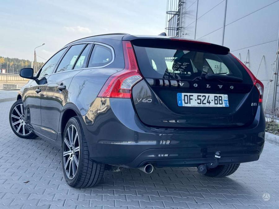 Volvo V60 2014 in Vilnius, with an engine capacity of 1.98 L and mileage of 200 thousand km for 7390 €, photo 8 on AUTOMOTO.COM.LV