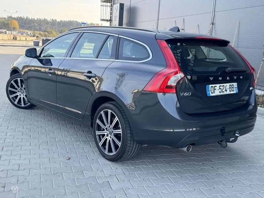 Volvo V60 2014 in Vilnius, with an engine capacity of 1.98 L and mileage of 200 thousand km for 7390 €, photo 9 on AUTOMOTO.COM.LV