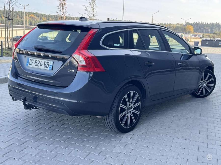 Volvo V60 2014 in Vilnius, with an engine capacity of 1.98 L and mileage of 200 thousand km for 7390 €, photo 10 on AUTOMOTO.COM.LV