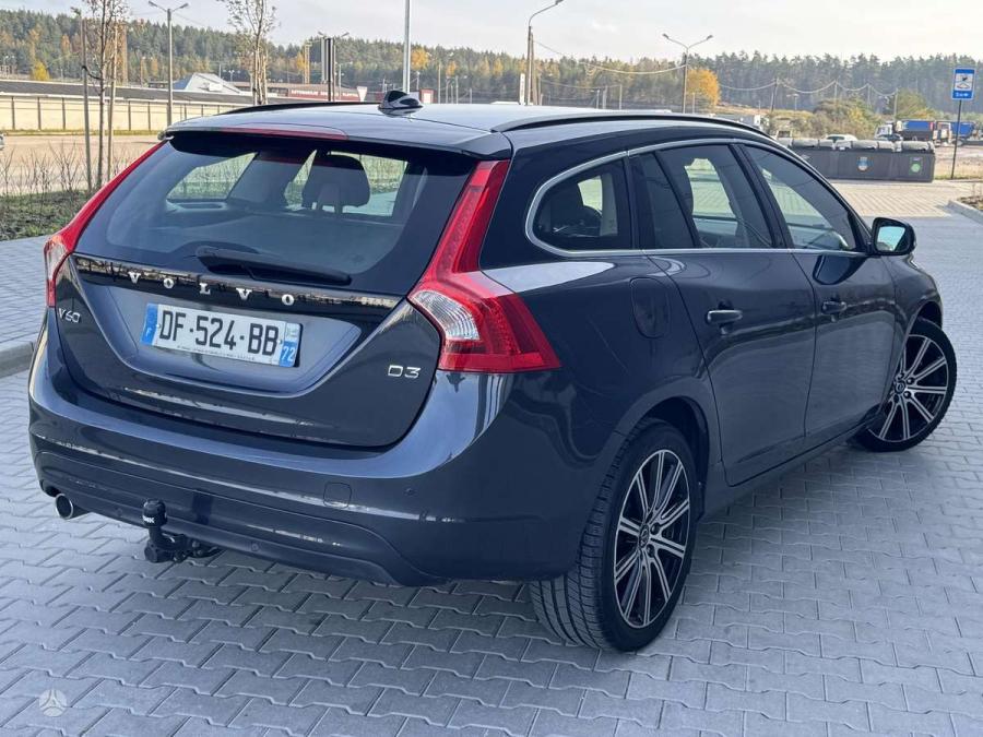 Volvo V60 2014 in Vilnius, with an engine capacity of 1.98 L and mileage of 200 thousand km for 7390 €, photo 11 on AUTOMOTO.COM.LV