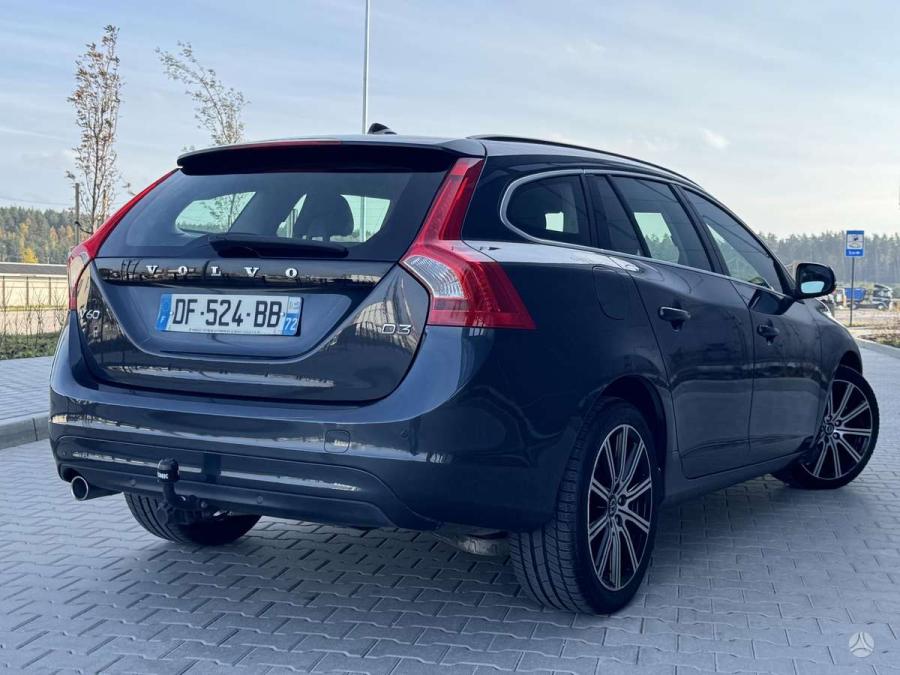 Volvo V60 2014 in Vilnius, with an engine capacity of 1.98 L and mileage of 200 thousand km for 7390 €, photo 12 on AUTOMOTO.COM.LV