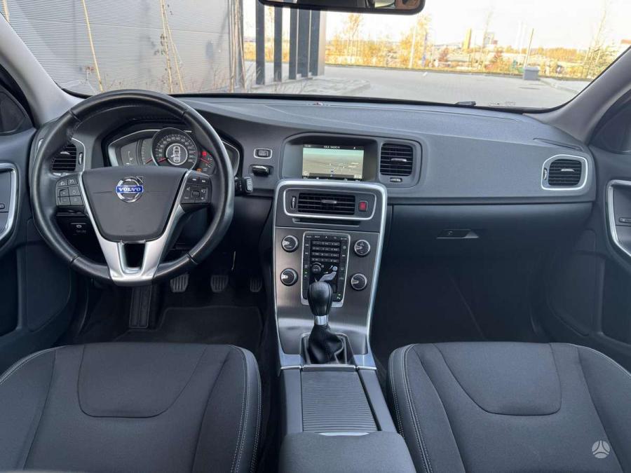 Volvo V60 2014 in Vilnius, with an engine capacity of 1.98 L and mileage of 200 thousand km for 7390 €, photo 17 on AUTOMOTO.COM.LV