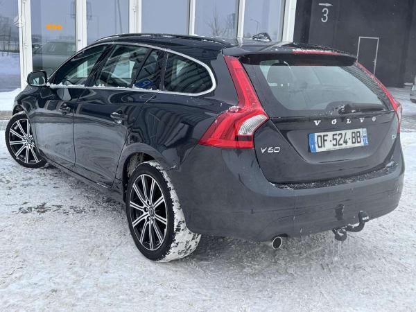 Volvo V60 2014 in Vilnius, with an engine capacity of 1.98 L and mileage of 207 thousand km for 7250 €, photo 9 on AUTOMOTO.COM.LV