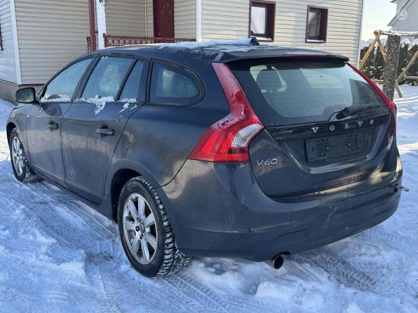 Volvo V60 2014 in Vilnius, with an engine capacity of 1.98 L and mileage of 260 thousand km for 5200 €, photo 3 on AUTOMOTO.COM.LV