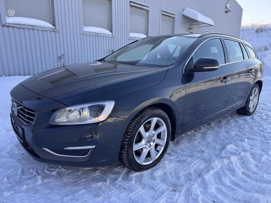 Volvo V60 2014 in Siauliai, with an engine capacity of 1.97 L and mileage of 300 thousand km for 5650 €, photo 2 on AUTOMOTO.COM.LV