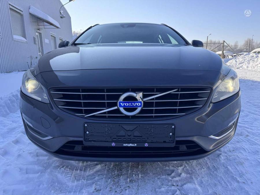 Volvo V60 2014 in Siauliai, with an engine capacity of 1.97 L and mileage of 300 thousand km for 5650 €, photo 3 on AUTOMOTO.COM.LV