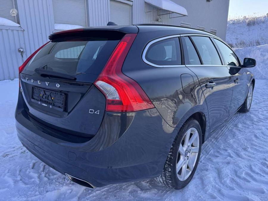 Volvo V60 2014 in Siauliai, with an engine capacity of 1.97 L and mileage of 300 thousand km for 5650 €, photo 9 on AUTOMOTO.COM.LV