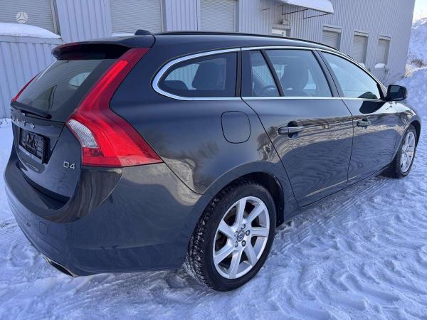 Volvo V60 2014 Šauļi, ar dzinēja tilpumu 1.97 L un nobraukumu 300 tūkst. km par 5650 €, foto 10 vietnē AUTOMOTO.COM.LV