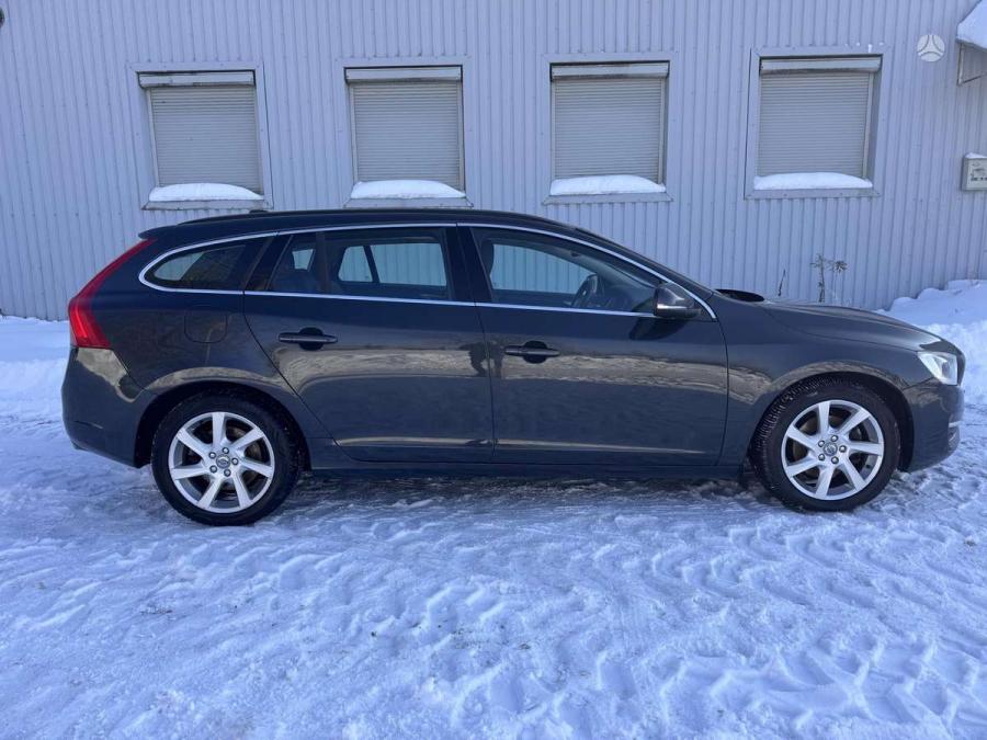 Volvo V60 2014 in Siauliai, with an engine capacity of 1.97 L and mileage of 300 thousand km for 5650 €, photo 12 on AUTOMOTO.COM.LV