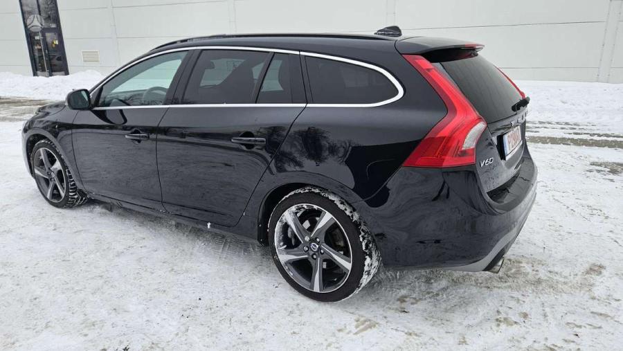 Volvo V60 2014 in Kaunas, with an engine capacity of 1.98 L and mileage of 280 thousand km for 7750 €, photo 3 on AUTOMOTO.COM.LV