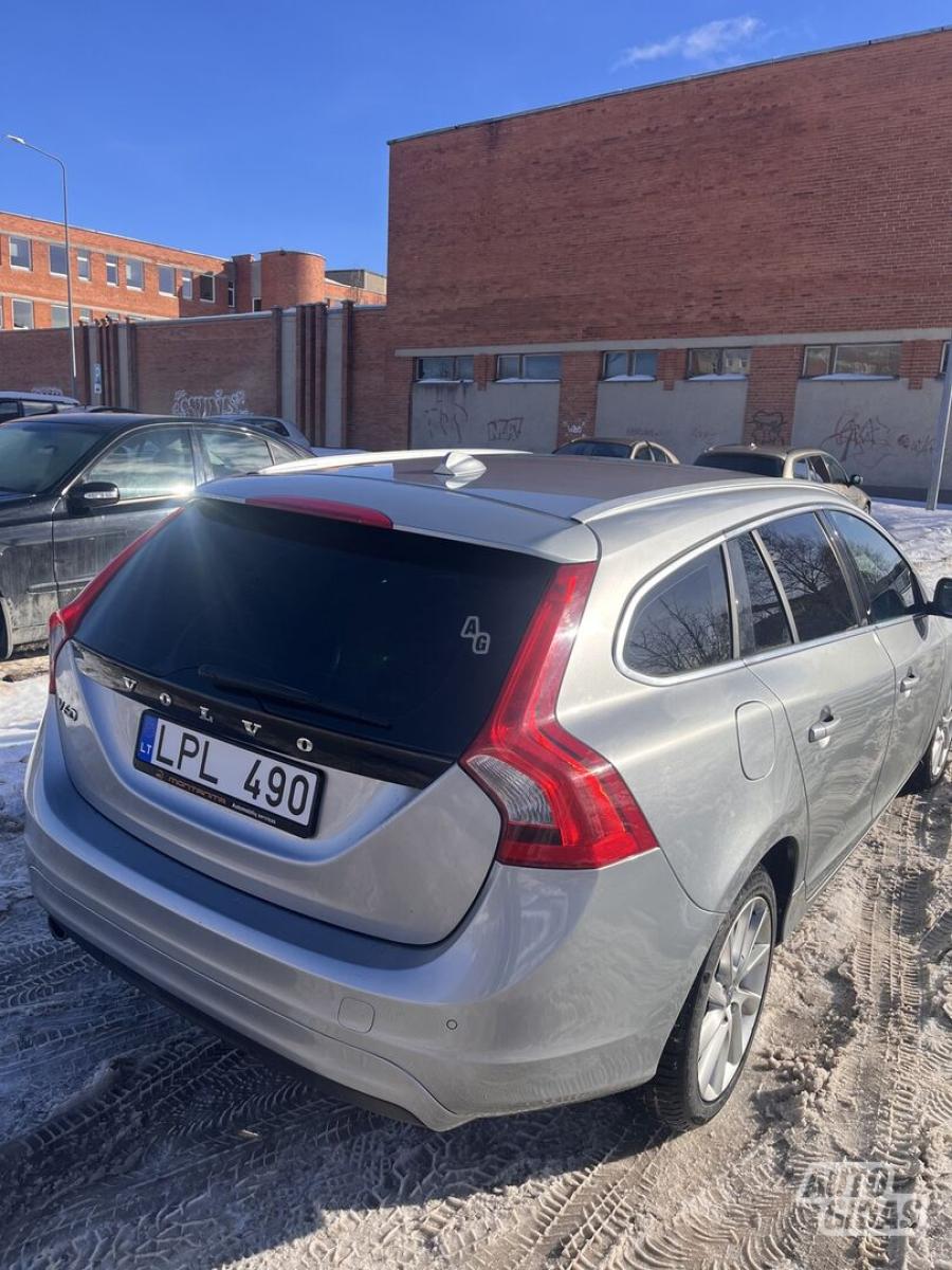 Volvo V60 2014 Šauļi, ar dzinēja tilpumu 1.60 L un nobraukumu 375 tūkst. km par 7500 €, foto 5 vietnē AUTOMOTO.COM.LV