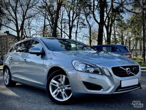 Volvo V60 2014 Alīta, ar dzinēja tilpumu 2.40 L un nobraukumu 316 tūkst. km par 9750 €, foto  vietnē AUTOMOTO.COM.LV