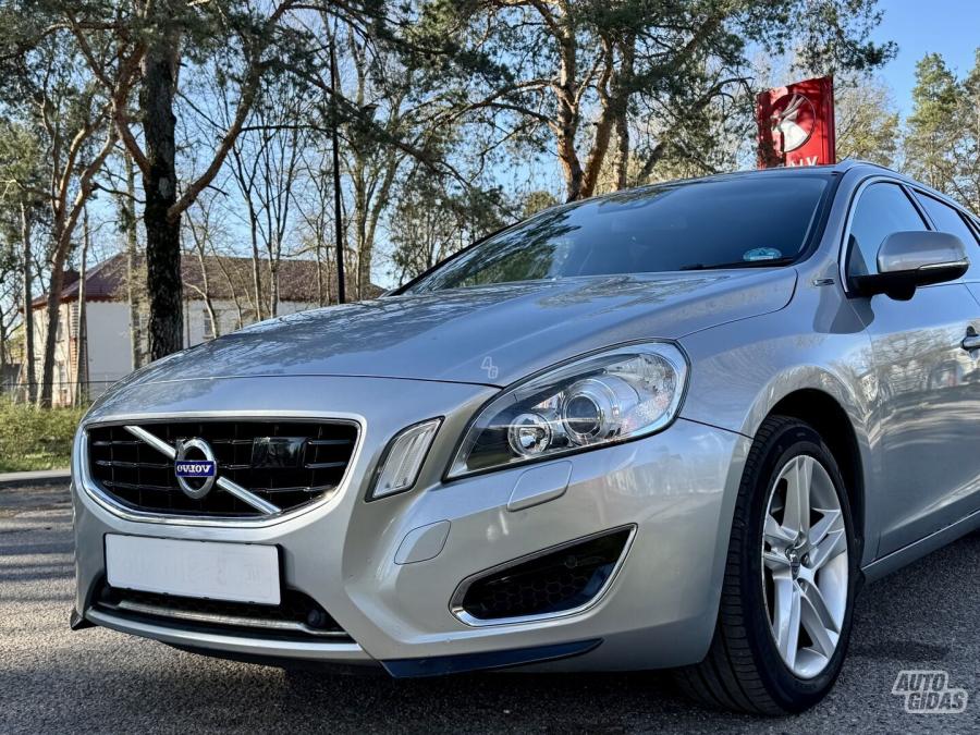 Volvo V60 2014 Alīta, ar dzinēja tilpumu 2.40 L un nobraukumu 316 tūkst. km par 9750 €, foto 21 vietnē AUTOMOTO.COM.LV