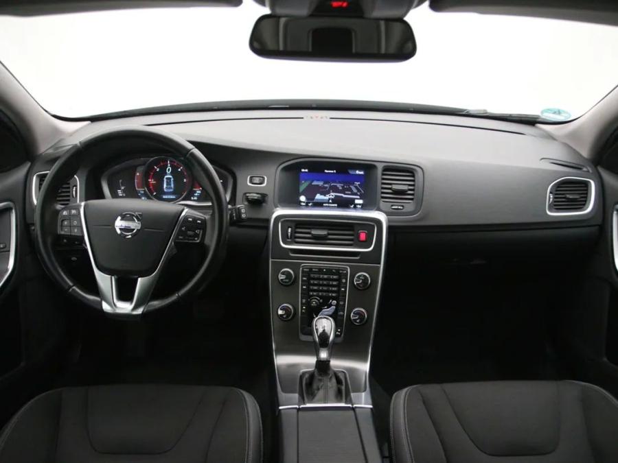 Volvo V60 2014 in Vilnius, with an engine capacity of 1.60 L and mileage of 220 thousand km for 7799 €, photo 3 on AUTOMOTO.COM.LV