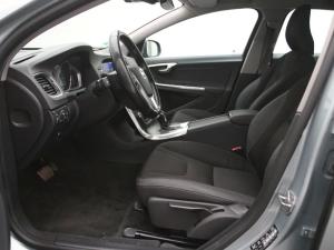Volvo V60 2014 in Vilnius, with an engine capacity of 1.60 L and mileage of 220 thousand km for 7799 €, photo 5 on AUTOMOTO.COM.LV
