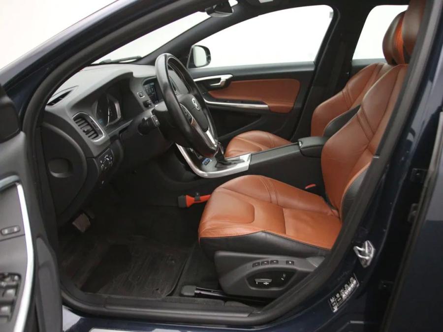 Volvo V60 2014 Viļņa, ar dzinēja tilpumu 2.40 L un nobraukumu 193 tūkst. km par 9999 €, foto 5 vietnē AUTOMOTO.COM.LV